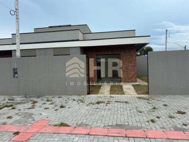 Casa com 02 dormitórios sendo 01 suíte e 01 vaga d