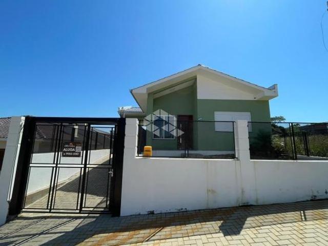 Casa com 02 dormitórios, sendo 01 suíte, no bairro Esmeralda