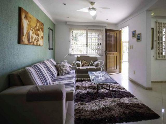 Casa com 02 pavimentos, 03 dormitórios, Bairro Intercap, Porto Alegre, Rio Grande do Sul
