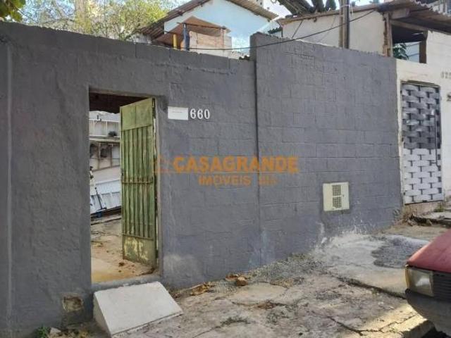 Casa com 02 quarto, 50m² no Centro SJC