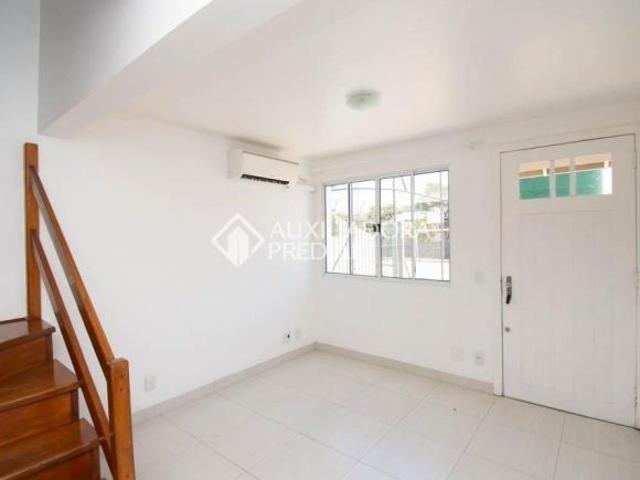 Casa com 02 quartos no bairro Sarandi