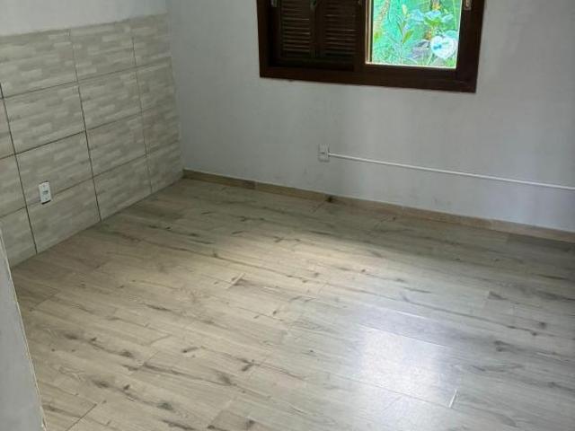Casa com 02 quartos e 01 vaga no Bairro Hípica em Porto Alegre