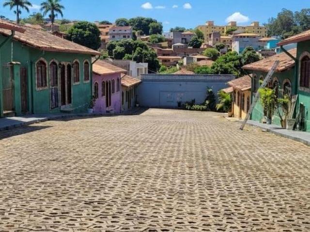 CASA COM 02 QUARTOS EM CONDOMÍNIO BAIRRO RIO BRANCO