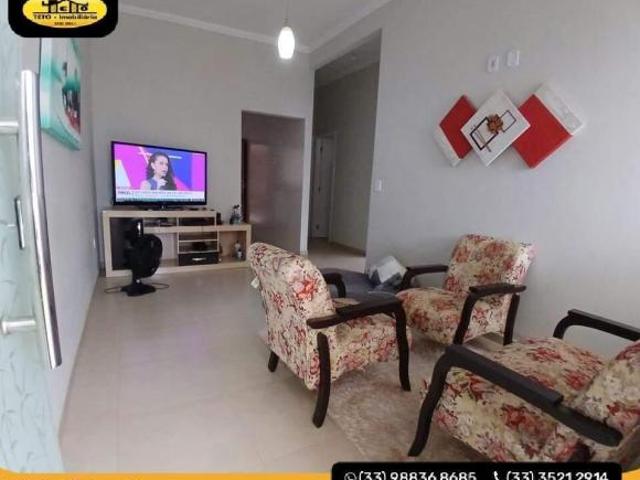 Casa com 02 quartos sendo um deles suíte, 2 salas e garagem ampla