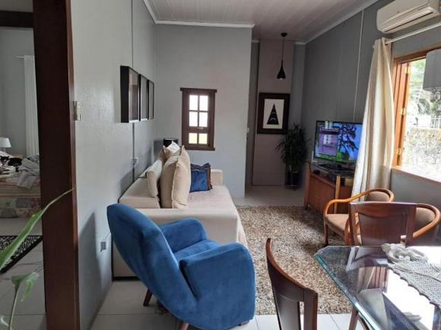 Casa com 02 quartos 01 suíte, 03 vagas no Bairro Sarandi em Porto Alegre