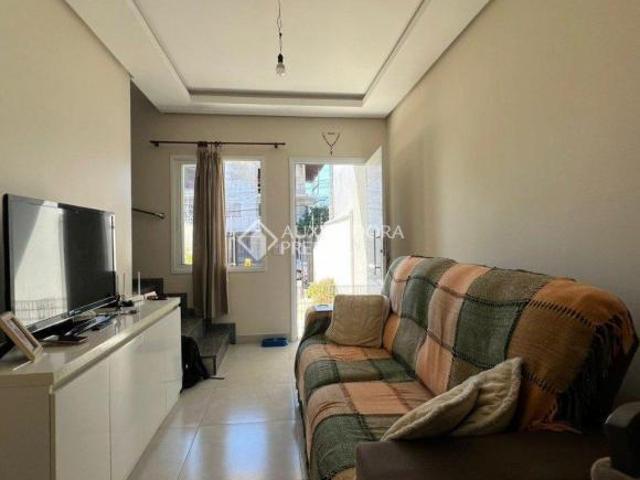 Casa com 02 suítes uma com sacada