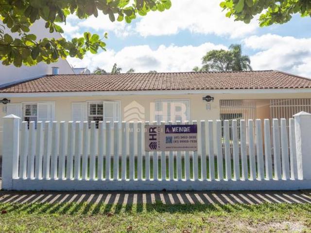 Casa com 07 dormitórios em Caiobá e amplo terreno