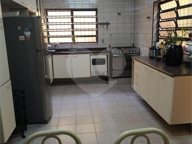 Casa com 04 Dorm 01 Suíte 04 Vagas na Vila Santa Catarina para Venda