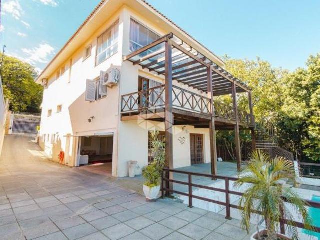 Casa com 04 dormitórios, 02 suítes, 04 banheiros, 05 vagas de garagem no bairro Vila Assunção em Por