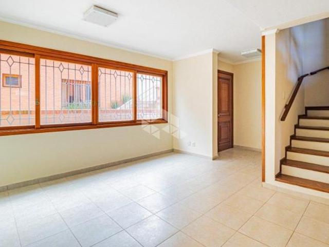Casa com 04 dormitórios Vila Assunção em Porto Alegre