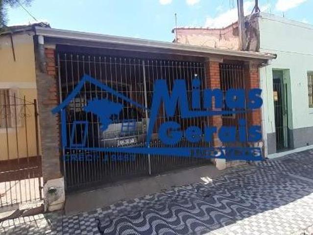 CASA COM 04 DORMITÓRIOS E ÁREA GOURMET NO BAIRRO BELA VISTA!