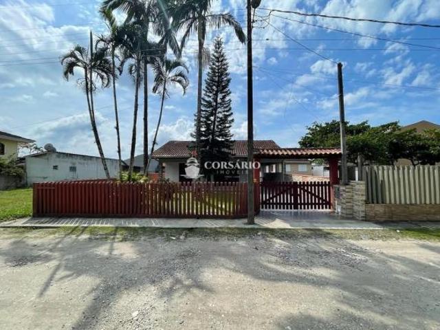 Casa com 04 dormitórios e piscina Carmery