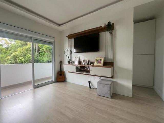 CASA COM 04 DORMITORIOS E UMA SUÍTE