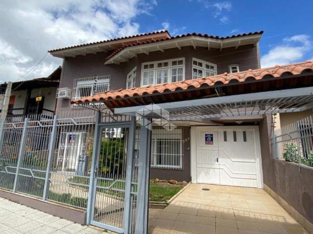 Casa com 04 dormitórios e 03 vagas com 230m² no bairro Nonoai
