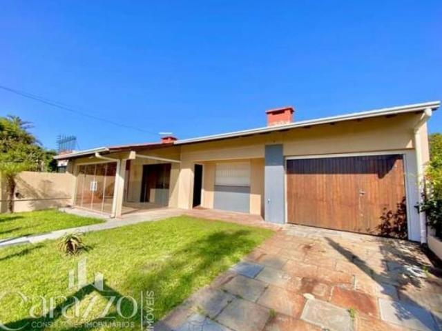 Casa com 04 dormitórios em excelente localização