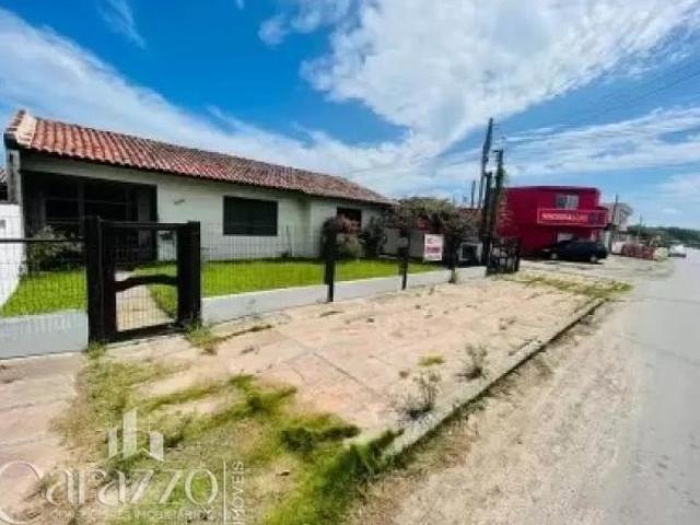 Casa com 04 dormitórios na Zona Nova