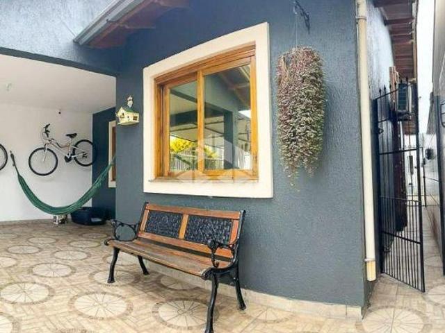 Casa com 04 dormitórios no Bairro Jardim Algarve