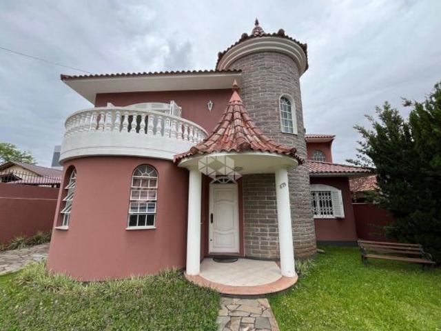 Casa com 04 dormitórios perto da UNISC!