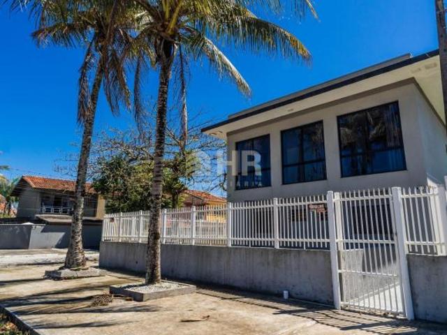 Casa com 04 dormitórios sendo 03 suítes e 05 vagas