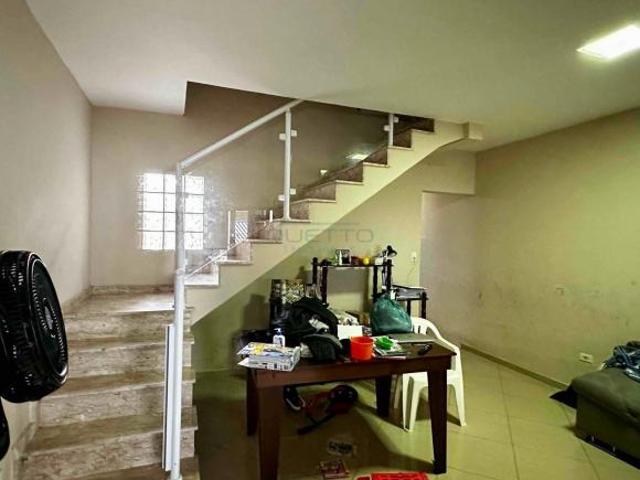 Casa com 04 dormitórios sendo 01 no piso térreo na Vila Nova Cintra, Mogi das Cruzes, SP
