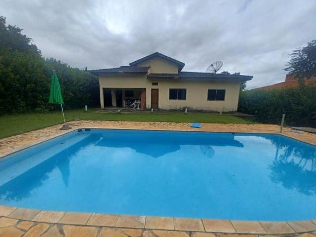 Casa com 04 dormitórios, sendo 01 suíte à venda no Condomínio Village da Serra!