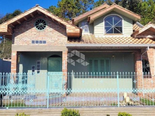 Casa com 04 dormitórios sendo 01 suíte com hidromassagem, no bairro Linha Santa Cruz
