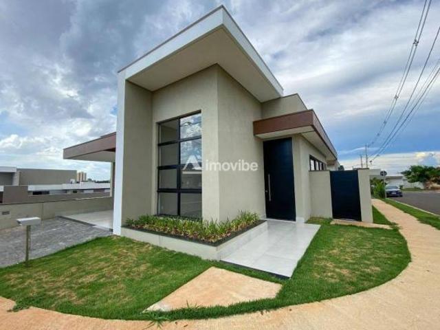 Casa com 04 dormitórios sendo suítes e 195m² no Condomínio Solar das Esmeraldas em Nova Odessa SP