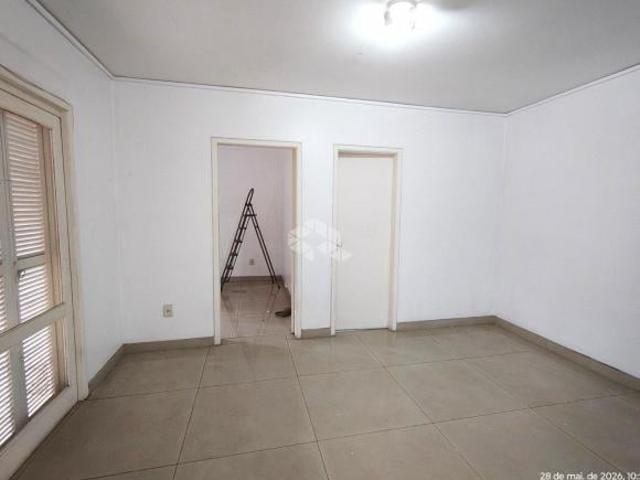 CASA COM 04 QUARTOS NA AVENIDA NO BAIRRO CRISTAL COM POTENCIAL COMERCIAL