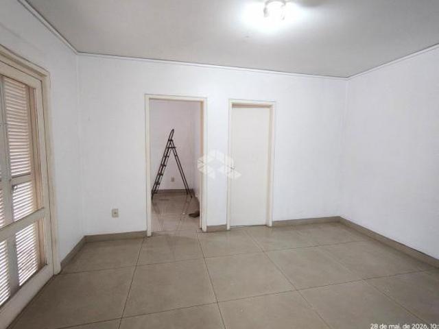 CASA COM 04 QUARTOS NA AVENIDA NO BAIRRO CRISTAL COM POTENCIAL COMERCIAL