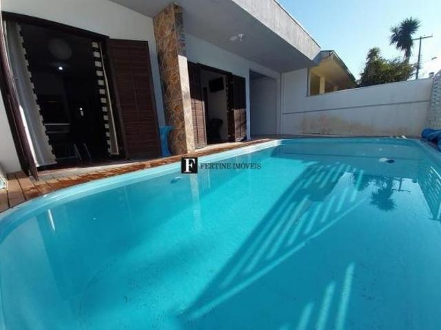 Casa com 04 quartos com piscina em Canoas