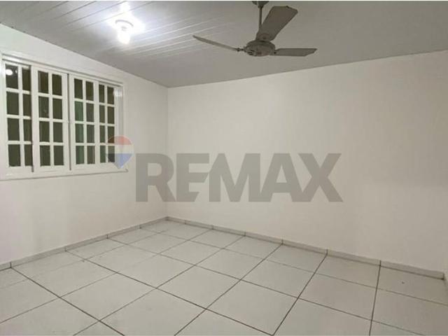 CASA COM 04 QUARTOS DISPONÍVEL PARA LOCAÇÃO NO CENTRO TOLEDO/PR