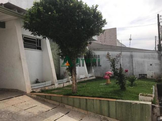 Casa com 04 quartos e 01 suíte na região central de Londrina