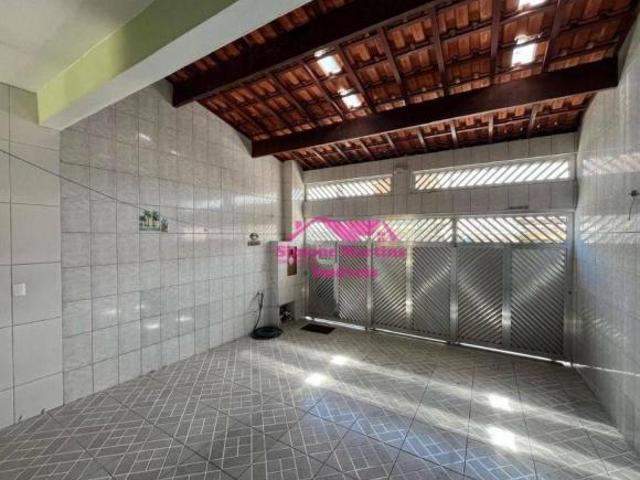 CASA COM 04 QUARTOS EM LOCALIZAÇÃO PRIVILEGIADA Á VENDA NA PRAIA DE MONGAGUÁ