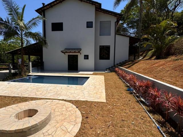 Casa com 04 Quartos Recanto Verde Carapicuíba/SP