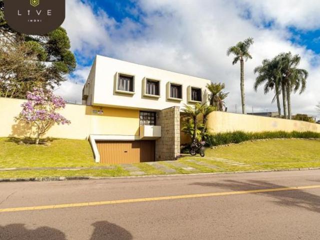 Casa com 04 quartos, suíte, piscina e área gourmet à venda no bairro Vista Alegre em Curitiba/PR