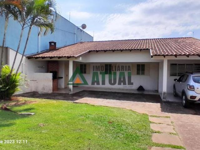 Casa com 04 quartos sendo 01 suite na região Leste de Londrina