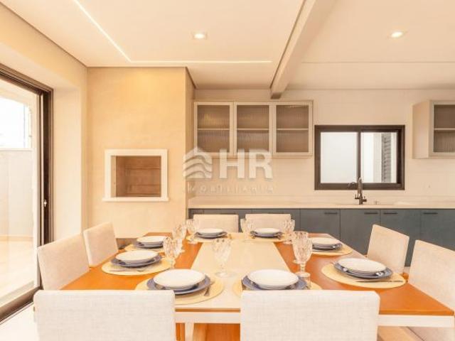 Casa com 04 suítes e 03 vagas de garagem Centro Gu