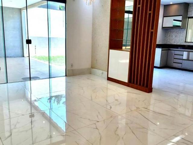CASA COM 04 SUÍTES MUITO MODERNA PLANTA SCHOW VENHA CONFERIR Ac imóvel !