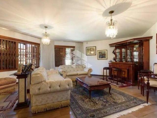 Casa com 05 dormitórios Vila Assunção
