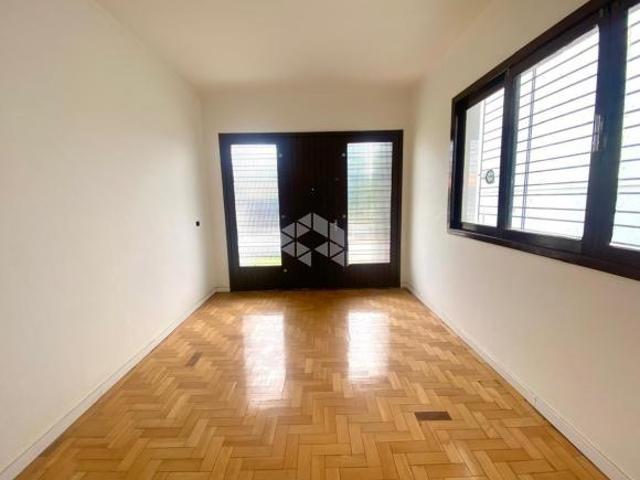 Casa com 05 dormitórios a venda no bairro Nossa Senhora de Fátima