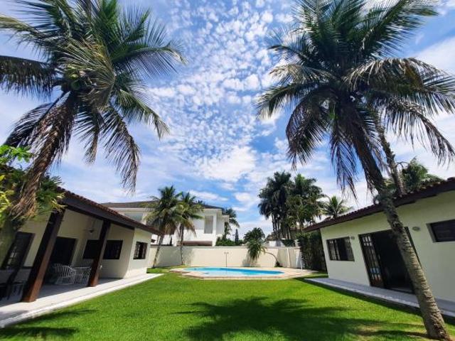 Casa com 05 Dormitórios à Venda ou Locação Jardim Acapulco Guarujá SP