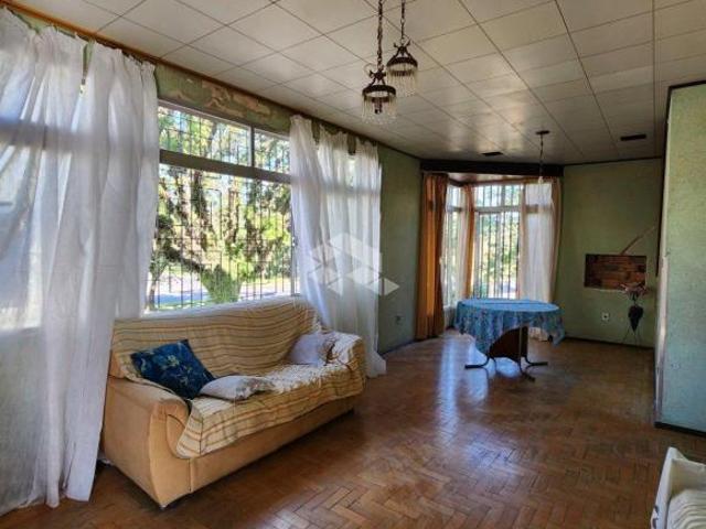 Casa com 05 dormitórios, Bairro São José