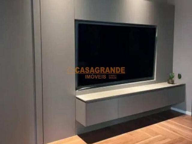 Casa com 05 quartos, no Condomínio Alphaville I SJC
