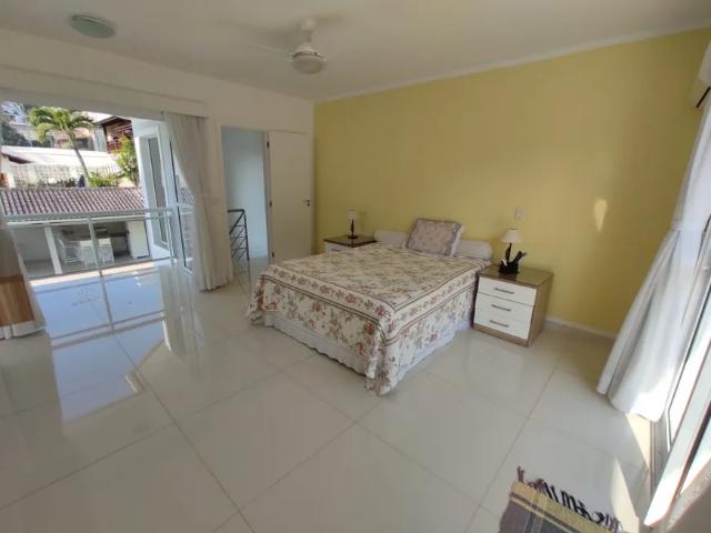 Casa com 05 Quartos à Venda em Itaipu Niterói/RJ
