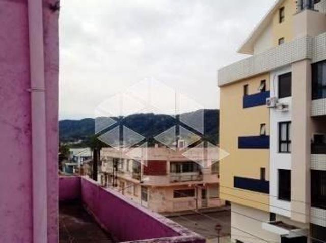 Casa com 05 quartos e churrasqueira, à venda no bairro Nossa Senhora do Rosário, em Santa Maria. RS