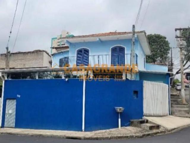 Casa com 05 quartos, 111m² no Jardim Uirá, SJC