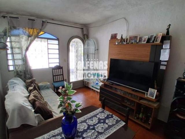 CASA COM 09 QUARTOS, 06 BANHEIROS, 02 VARANDAS, 04 SALAS, VAGA PARA 03 VEICULOS NO RIACHO DAS PEDRAS