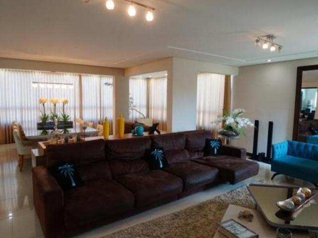 Casa com 1000 m² e 4 quartos à venda no Condomínio Jardins da Lagoa
