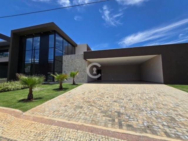 Casa com 1000 m² terreno, 4 quartos à venda, condomínio Vitória Golf