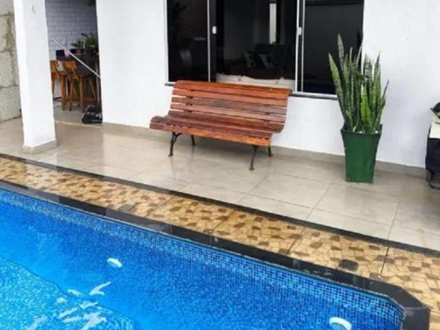 Casa com 102 m² e 3 quartos à venda em Vila Galvão